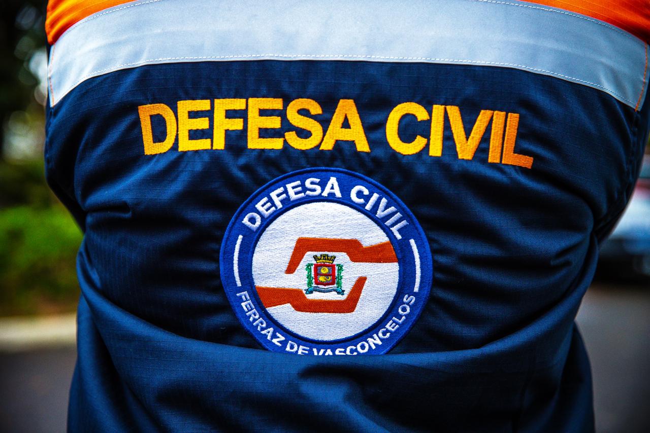 Defesa Civil de Ferraz recebe uniforme completo e padronizado - Diário ...